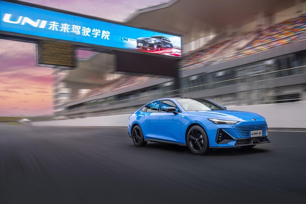 赛道文化对长安UNI-V意味着什么？_团车网