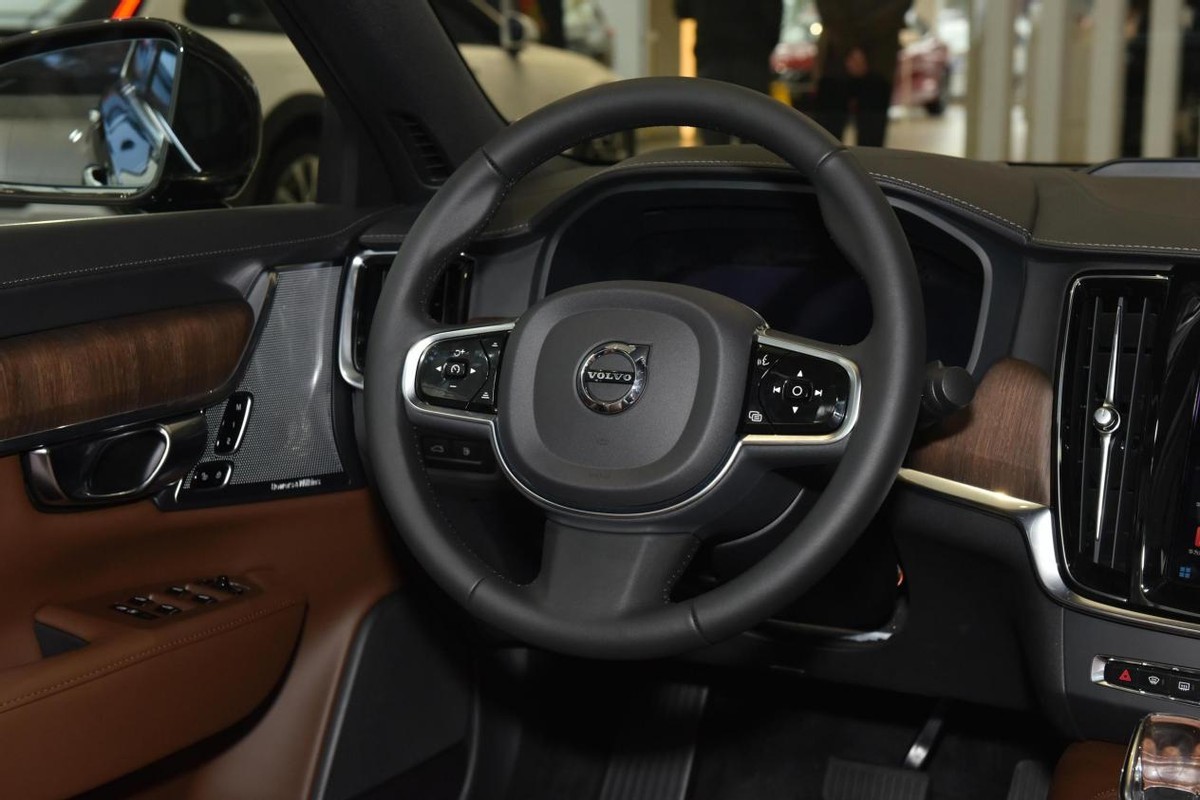 座椅得到优化，新款沃尔沃S90 T8上市，49.99万元起售_团车网