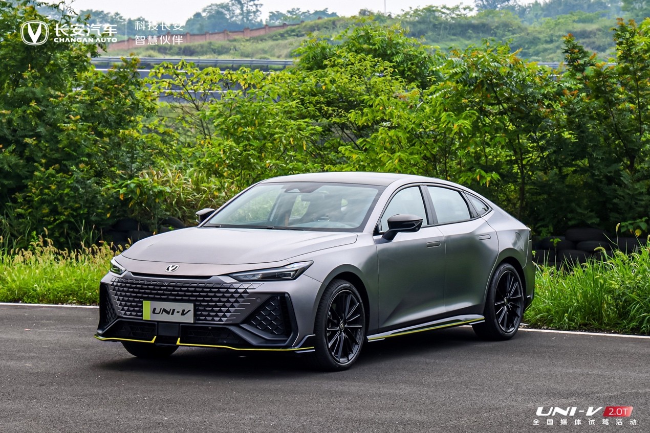 UNI-V 2.0T即将上市 UNI-V iDD首次亮相 长安UNI新品登陆重庆车展_团车网