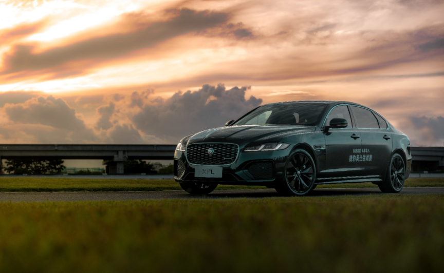 来自英伦的“西装暴徒”：赛道体验2022款捷豹XFL/XEL_团车网