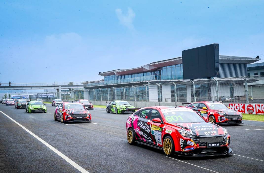 闪耀2022 CTCC赛场，东风风神奕炫完美诠释8万级全能家轿实力_团车网