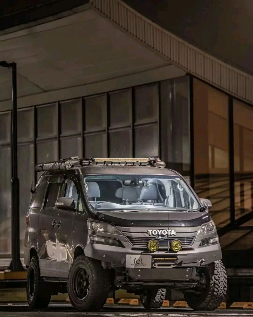 丰田放大招 埃尔法越野MPV亮相 6缸+四驱_团车网