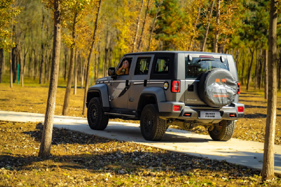 “黄金甲”够A够个性，BJ40可可西里版1+N专属套件发布_团车网