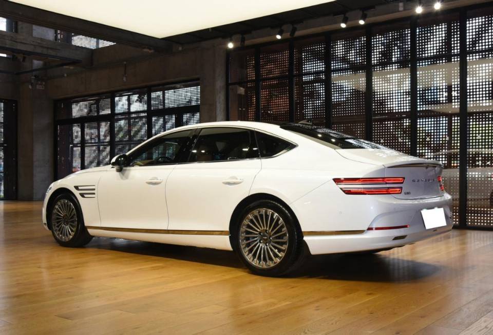 续航可达625公里，捷尼赛思纯电G80正式上市，起售价40.68万元_团车网