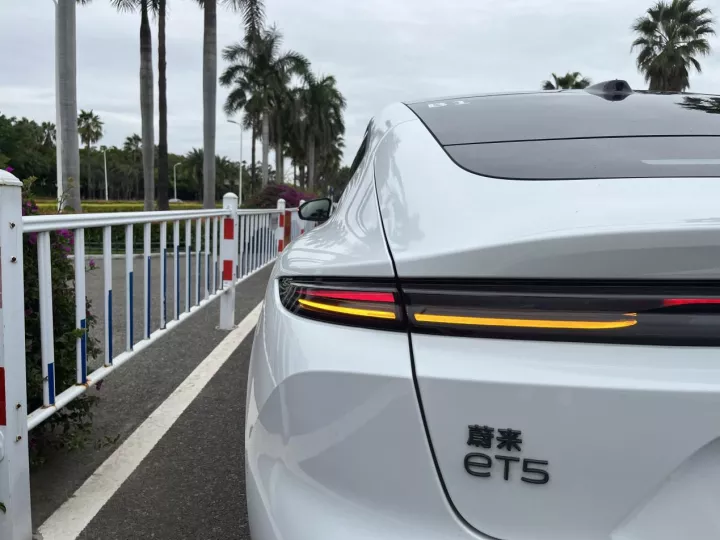 试驾蔚来ET5，颜值、操控全都有，你还在看34C？_团车网
