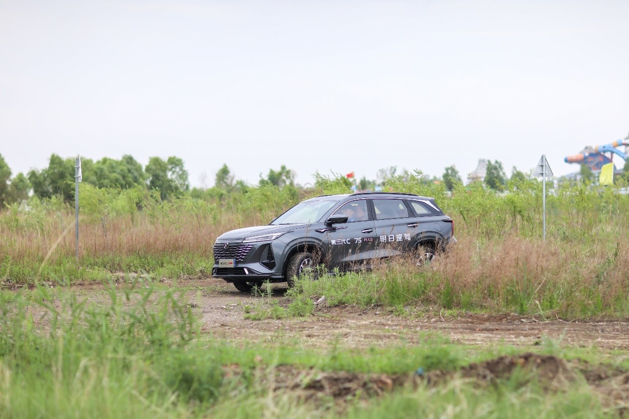 硬核实力 爆款进阶 第三代CS75PLUS东北上市_团车网
