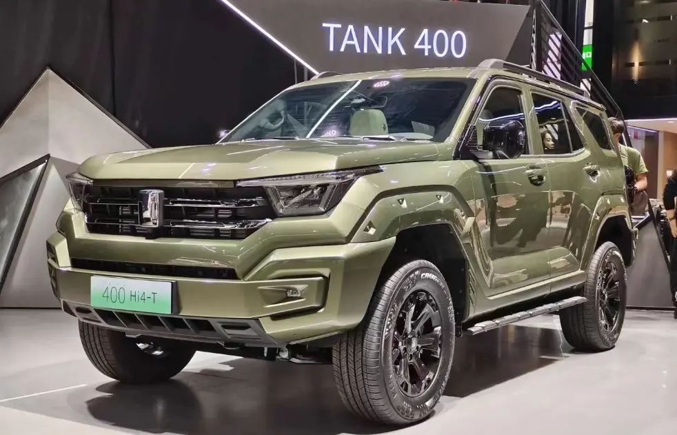 再也不用纠结硬派越野车油耗 坦克400 Hi4-T实车现身_团车网