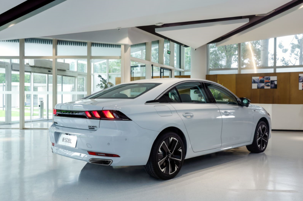 从设计到驾控全维升级，东风标致新508L旗舰进化_团车网