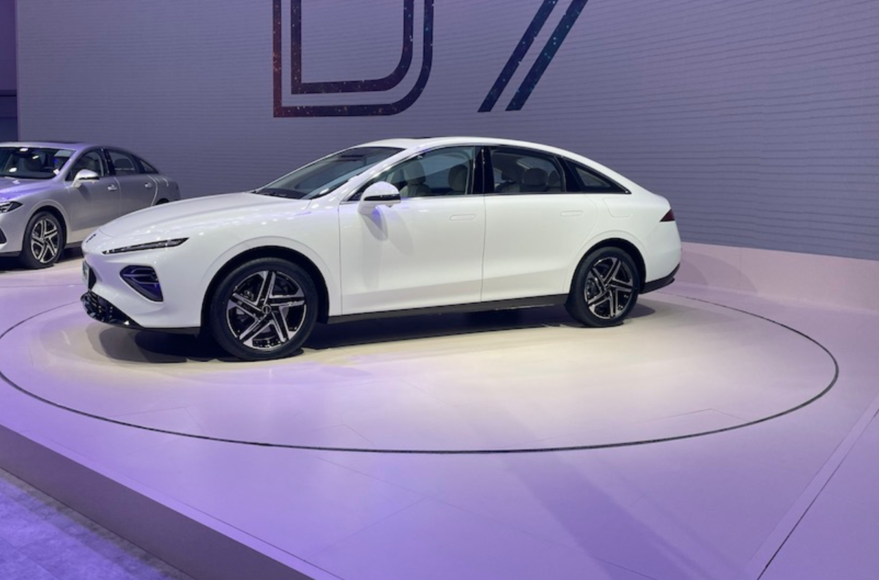 荣威d7家族亮相 定位中大型轿车 造型前卫 团车网