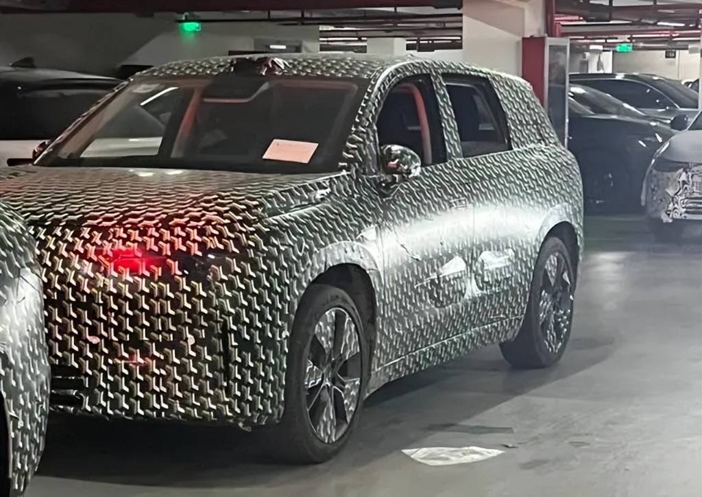 零跑全球车型“零跑B11”即将亮相 中大型SUV 预计30万起_团车网