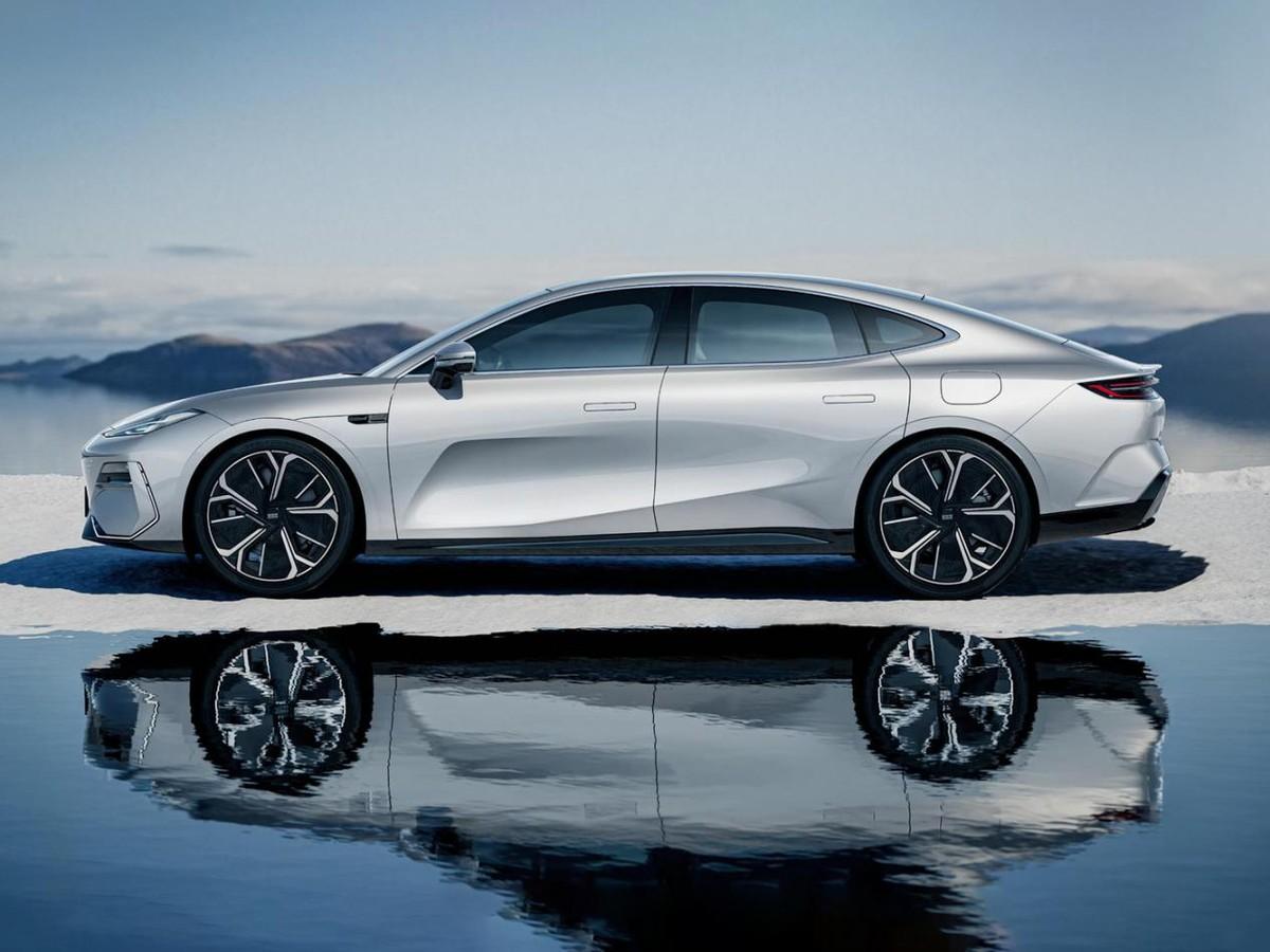 预售价18.8万起，吉利银河E8来了，8K屏幕+8295芯片，续航665公里_团车网